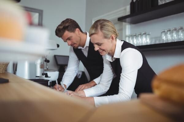 Hotelfachmann Ausbildung: Berufsbild & freie Stellen | Azubiyo
