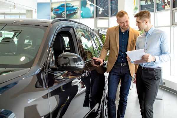 Automobilkaufmann Ausbildung: Berufsbild & Stellen | Azubiyo