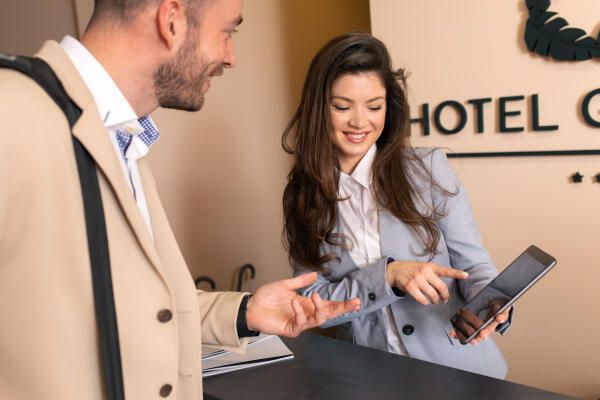 Hotelfachmann Ausbildung: Berufsbild & freie Stellen | Azubiyo