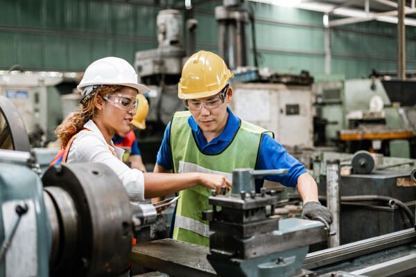 Stanz- und Umformmechaniker Ausbildung: Berufsbild & freie Stellen ...