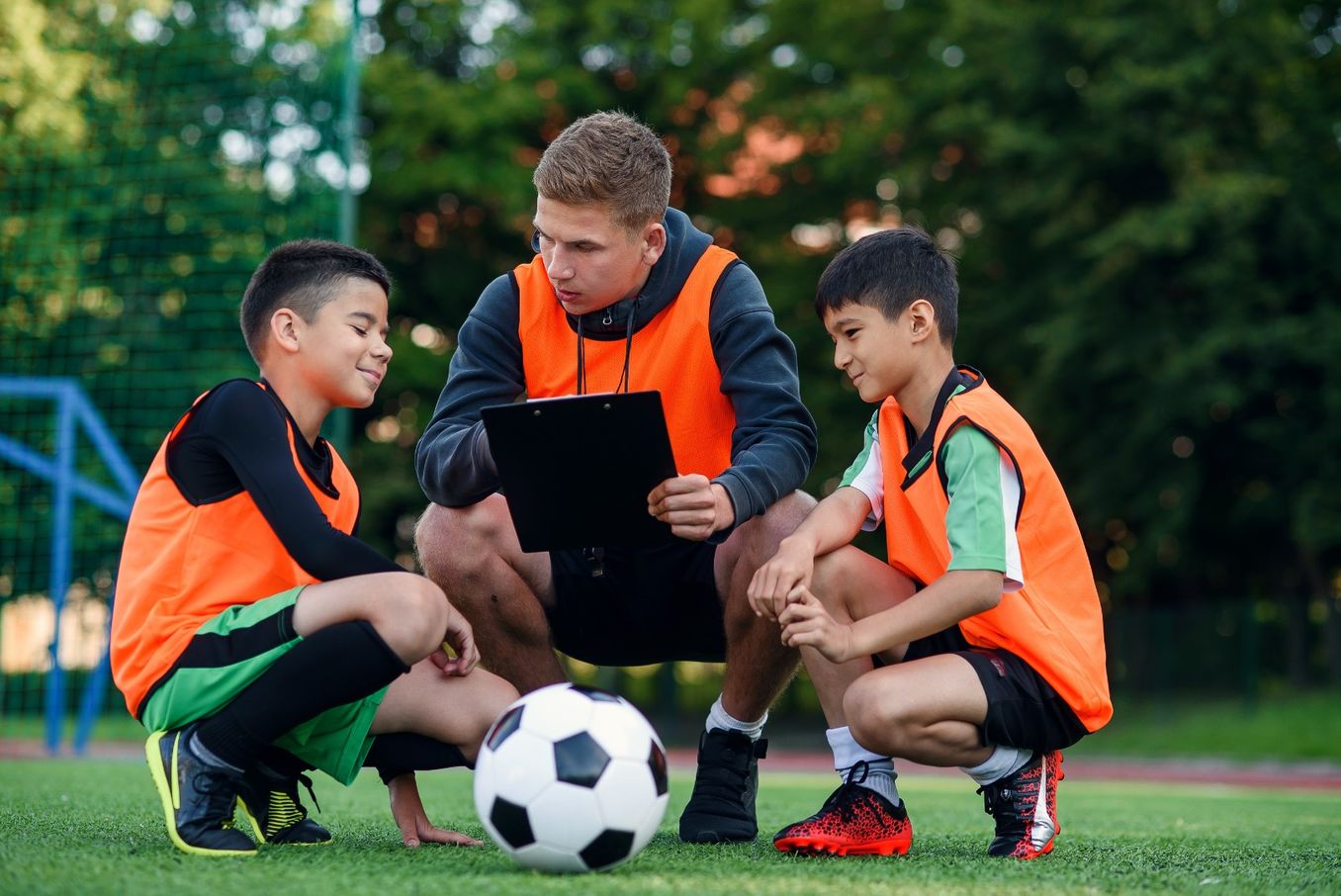 Fußballtrainer Ausbildung: Beruf, Aufgaben & Gehalt | Azubiyo