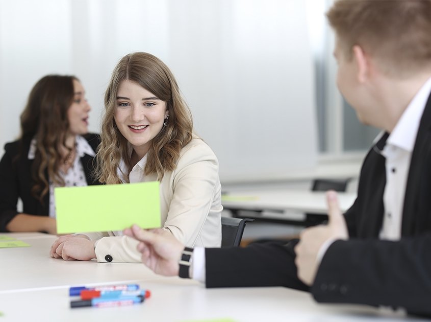 LBS Landesbausparkasse Süd Ausbildung: Infos & freie Stellen | Azubiyo