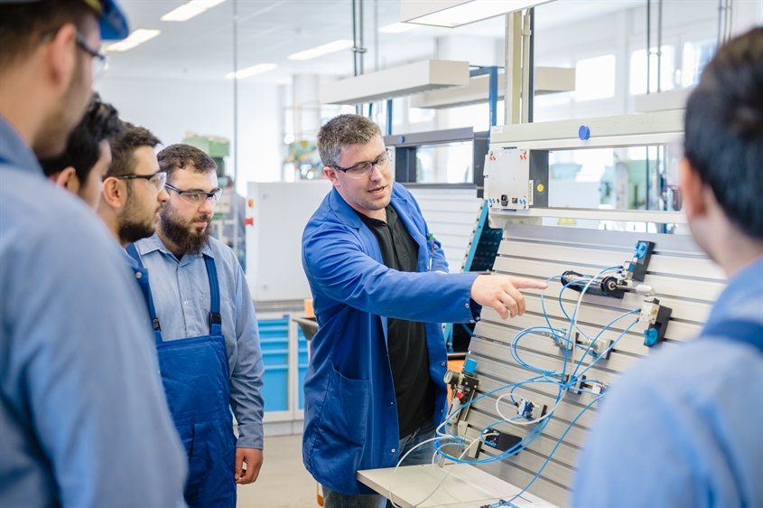 InfraServ GmbH & Co. Wiesbaden KG Ausbildung: Infos & freie Stellen ...